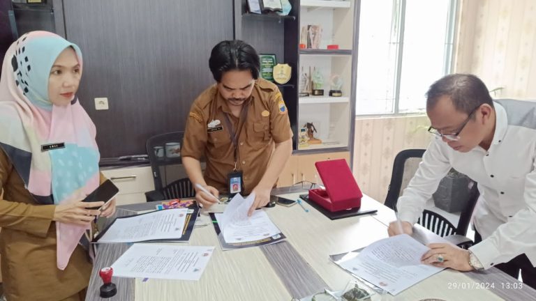 Penandatanganan Perjanjian Kerja Sama antara Kampus ITB Ahmad Dahlan Jakarta dan Dinas ...